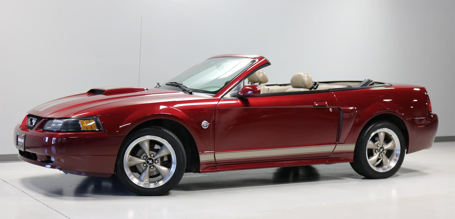 1994-2004 Ford Mustang 2.5" Tribar Running Horse Wheel Center Caps Bla ...